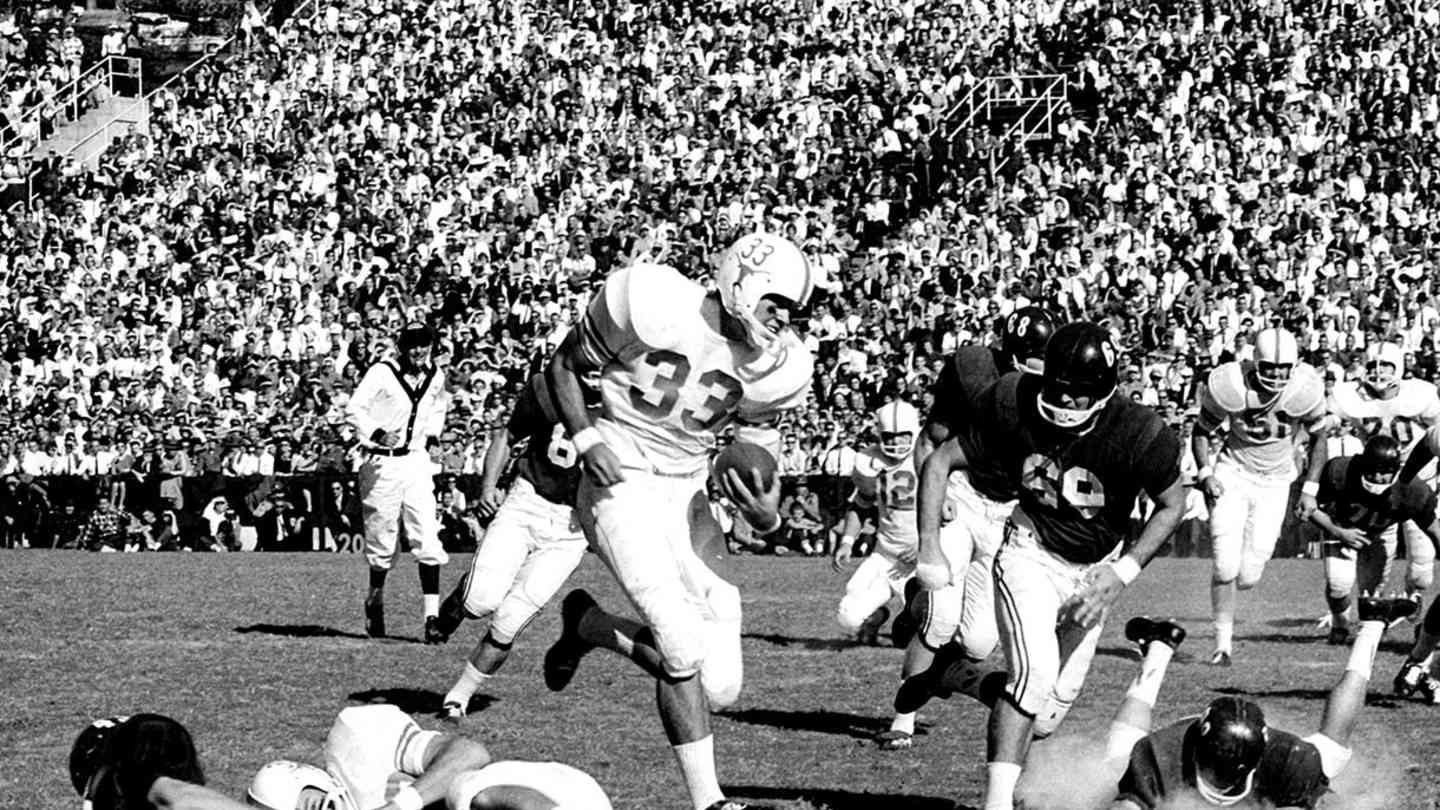 Texas Athletics pioneer Bill Sansing passes away - Sports Illustrated ...