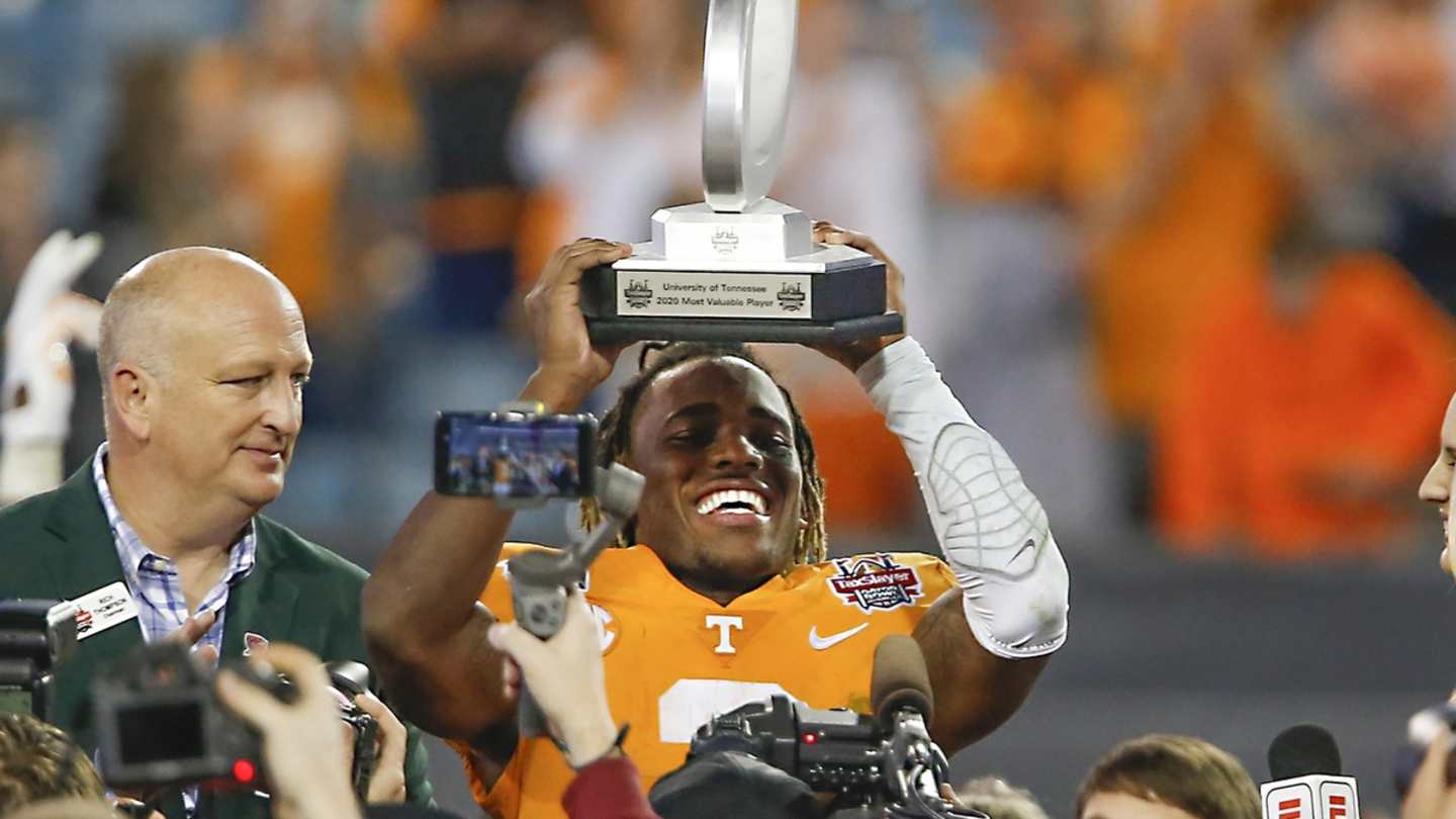 Returning Volunteer Player Profile: Sophomore Running Back Eric Gray ...