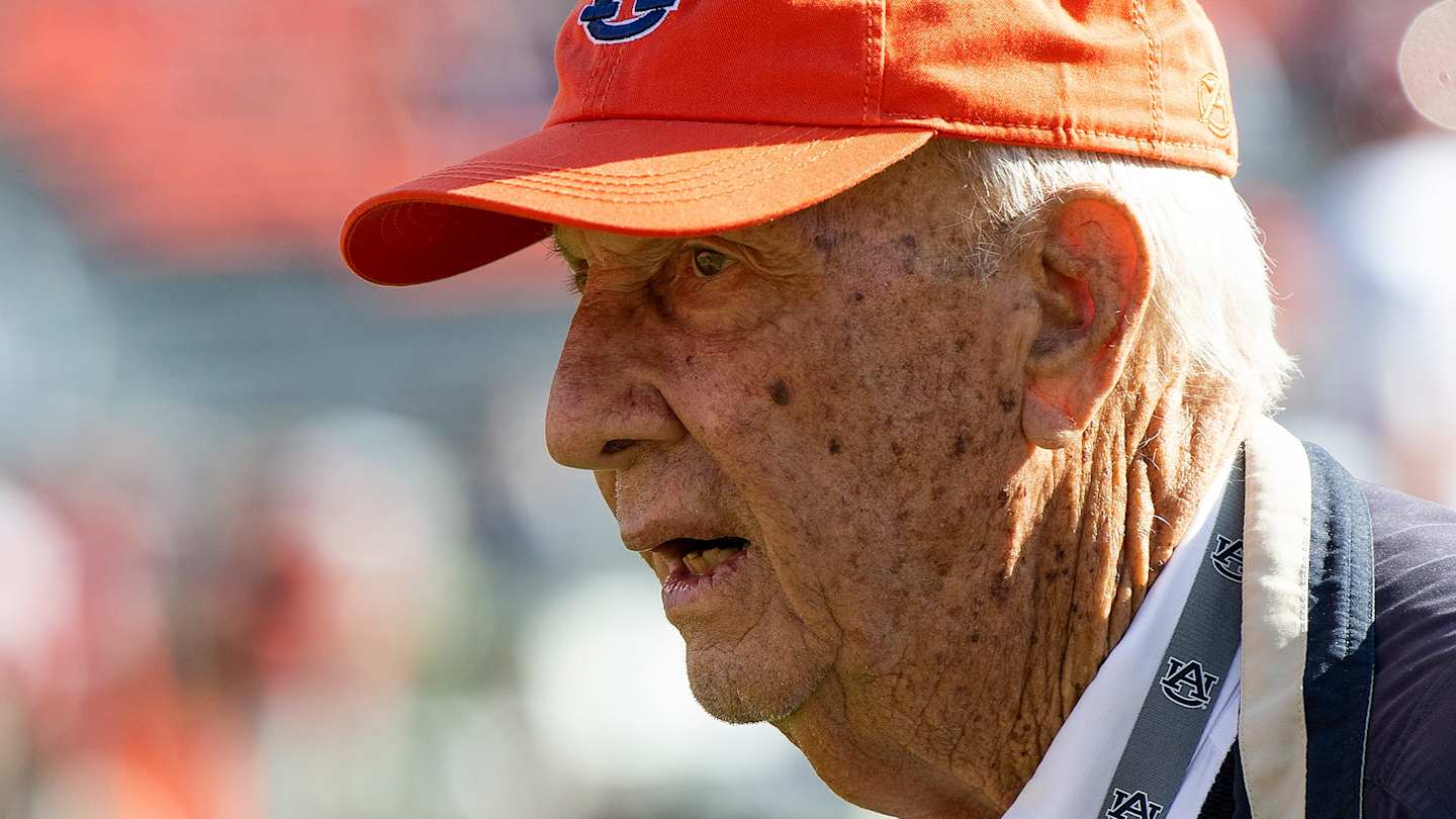 Georgia Football Letterman Turned Auburn Legend, Pat Dye Passes at age ...
