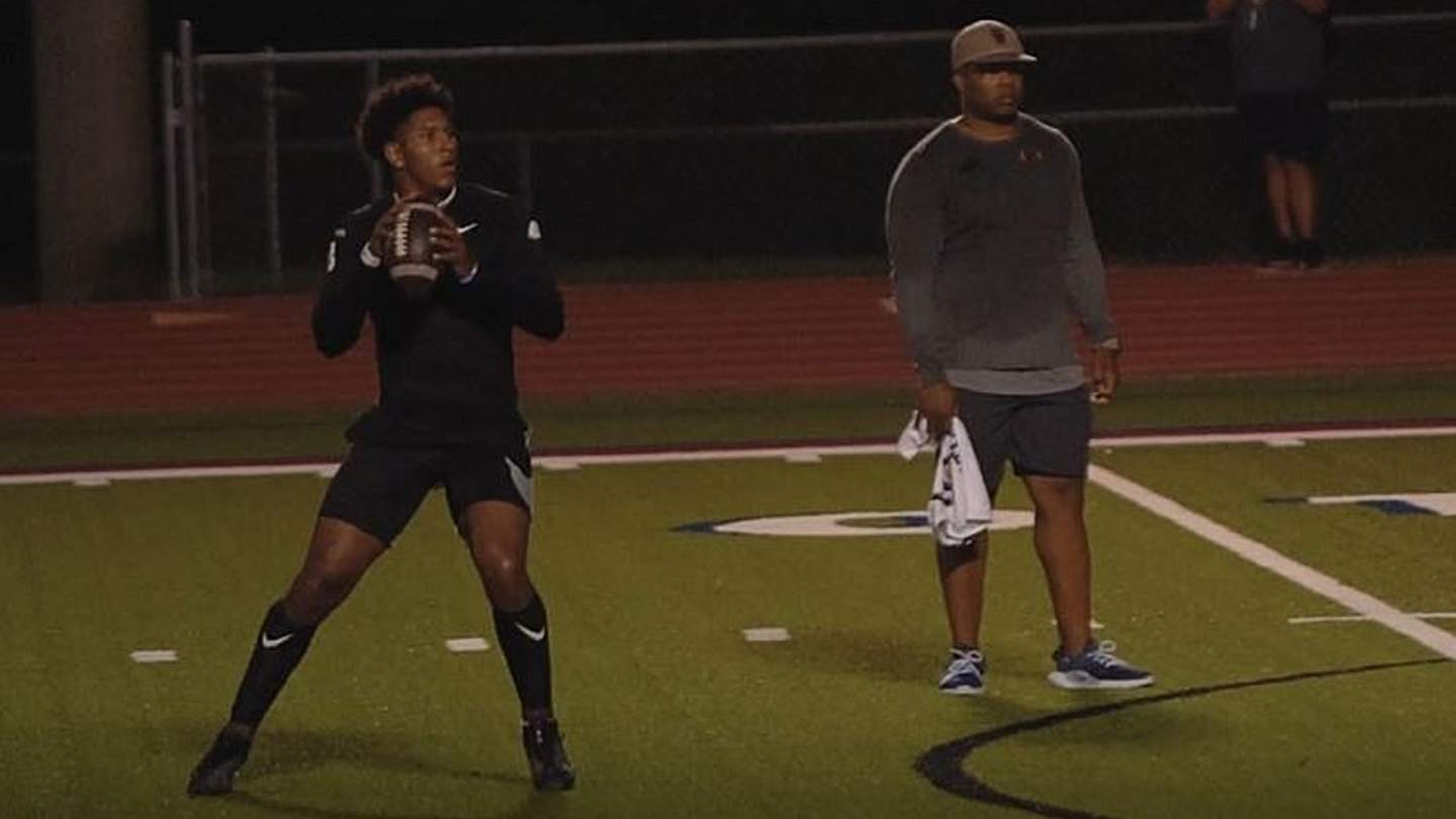 Elite 11: Florida Gators QB Commit Carlos Del Rio Stands Out on Day 2 ...