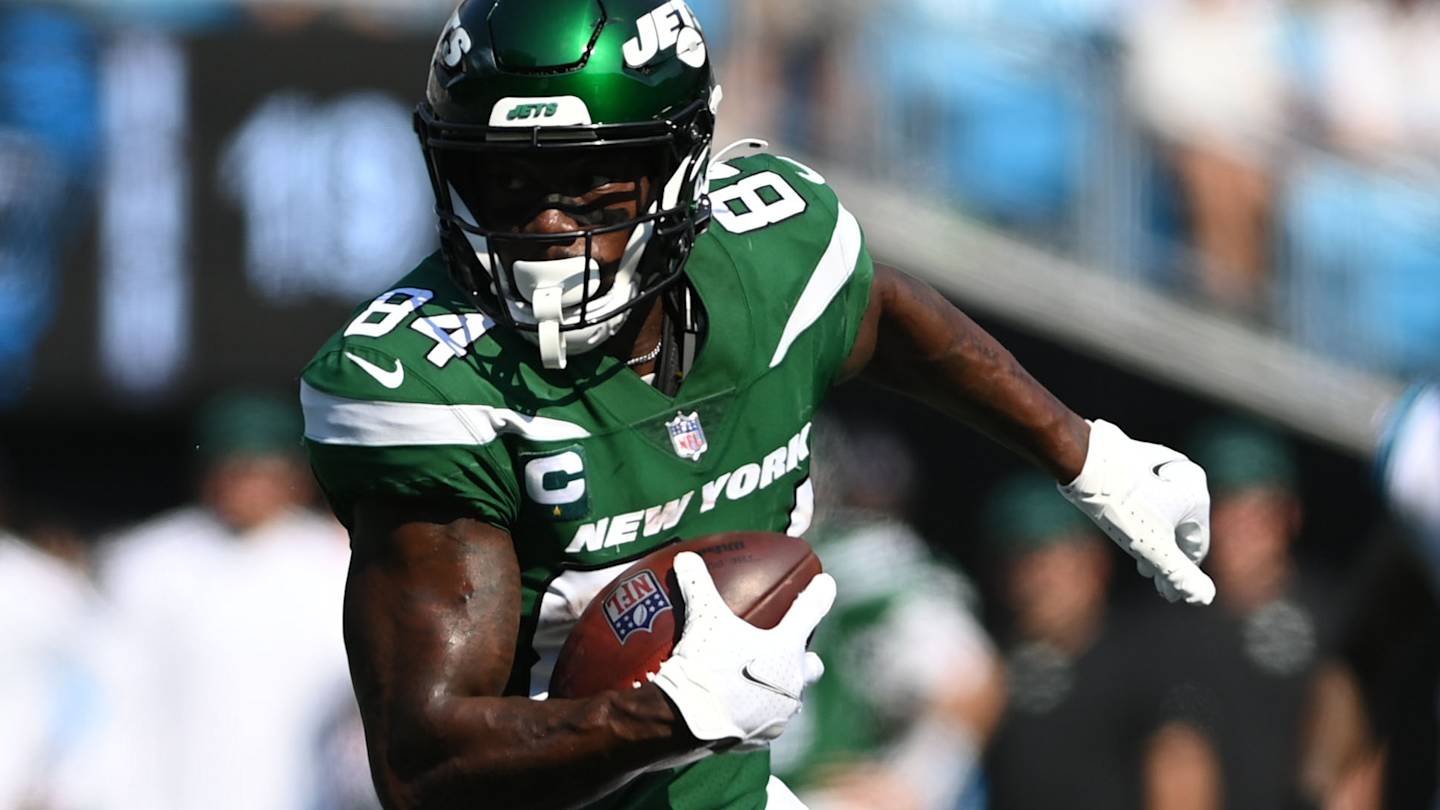 Jets Receiver Corey Davis Abruptly Announces Retirement at Age 28 ...