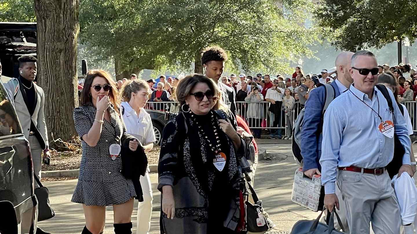 How Miss Terry Motivates Alabama Players - Sports Illustrated Alabama ...