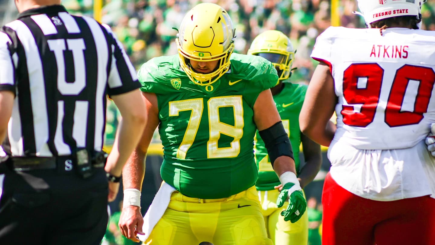 Oregon Football Center Alex Forsyth Unavailable vs. UCLA Football ...
