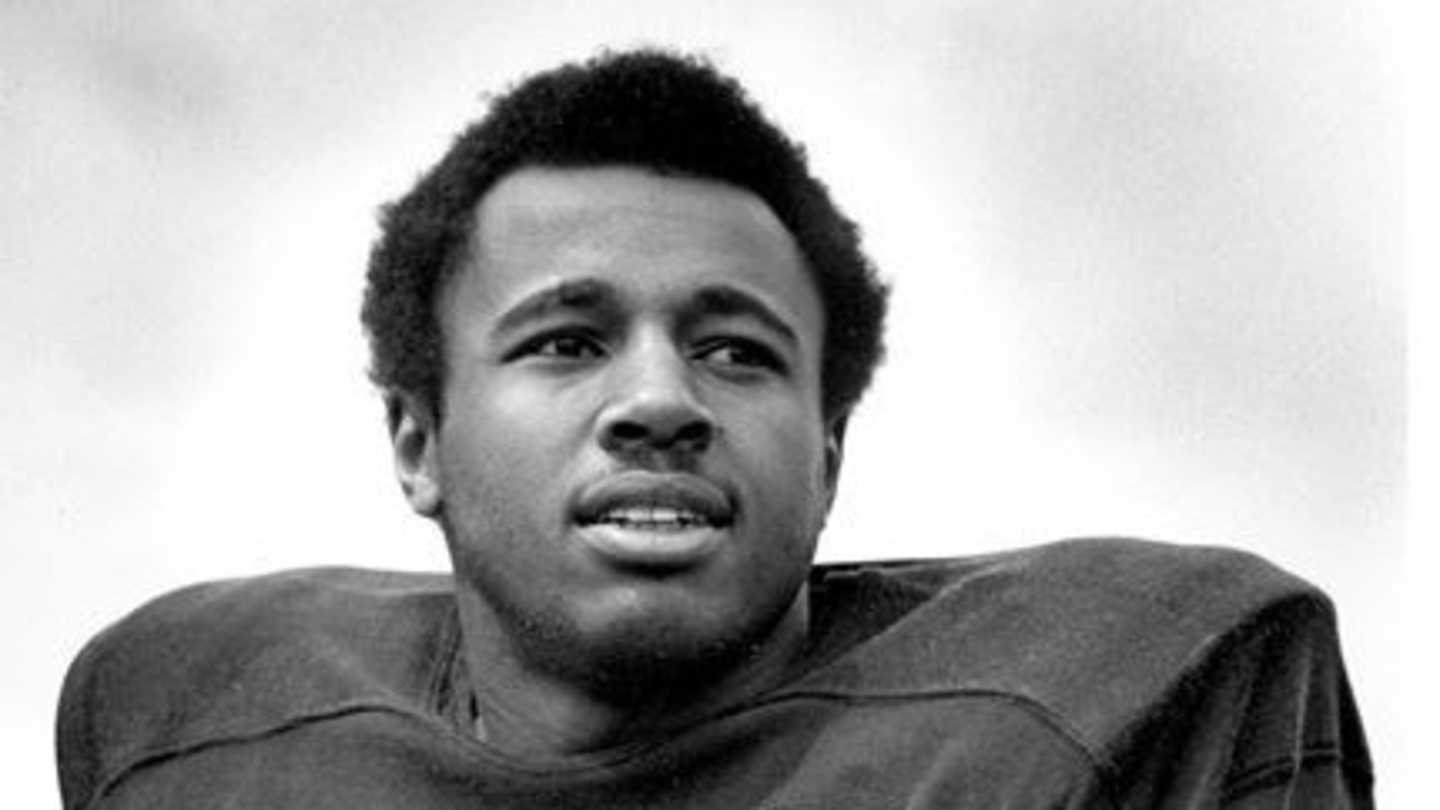 Calvin Jones (1951-2021) Was UW's First All-American Corner, Social ...