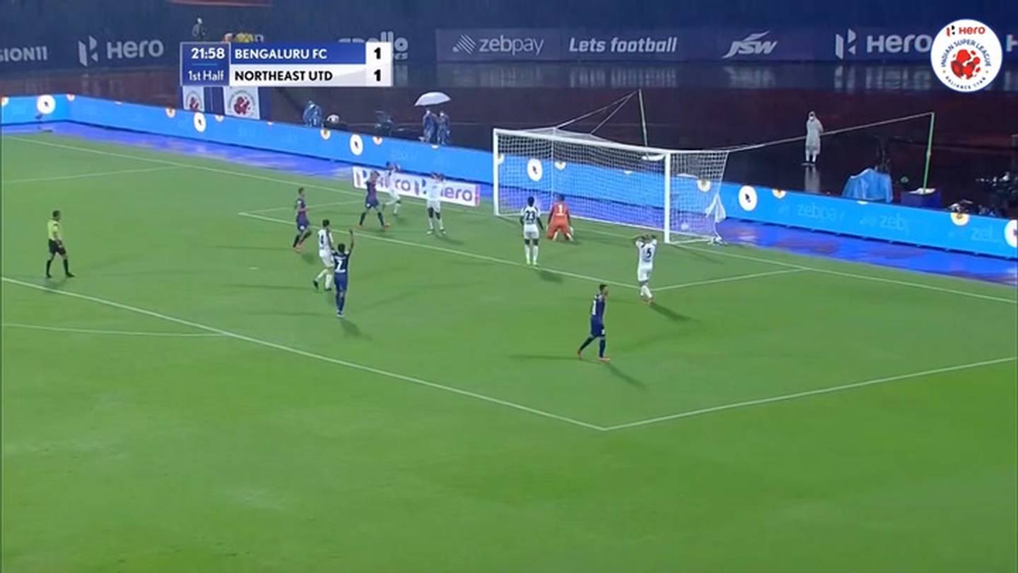 Mashoor Shereef's wild own goal in Indian Super League - Soccer ...