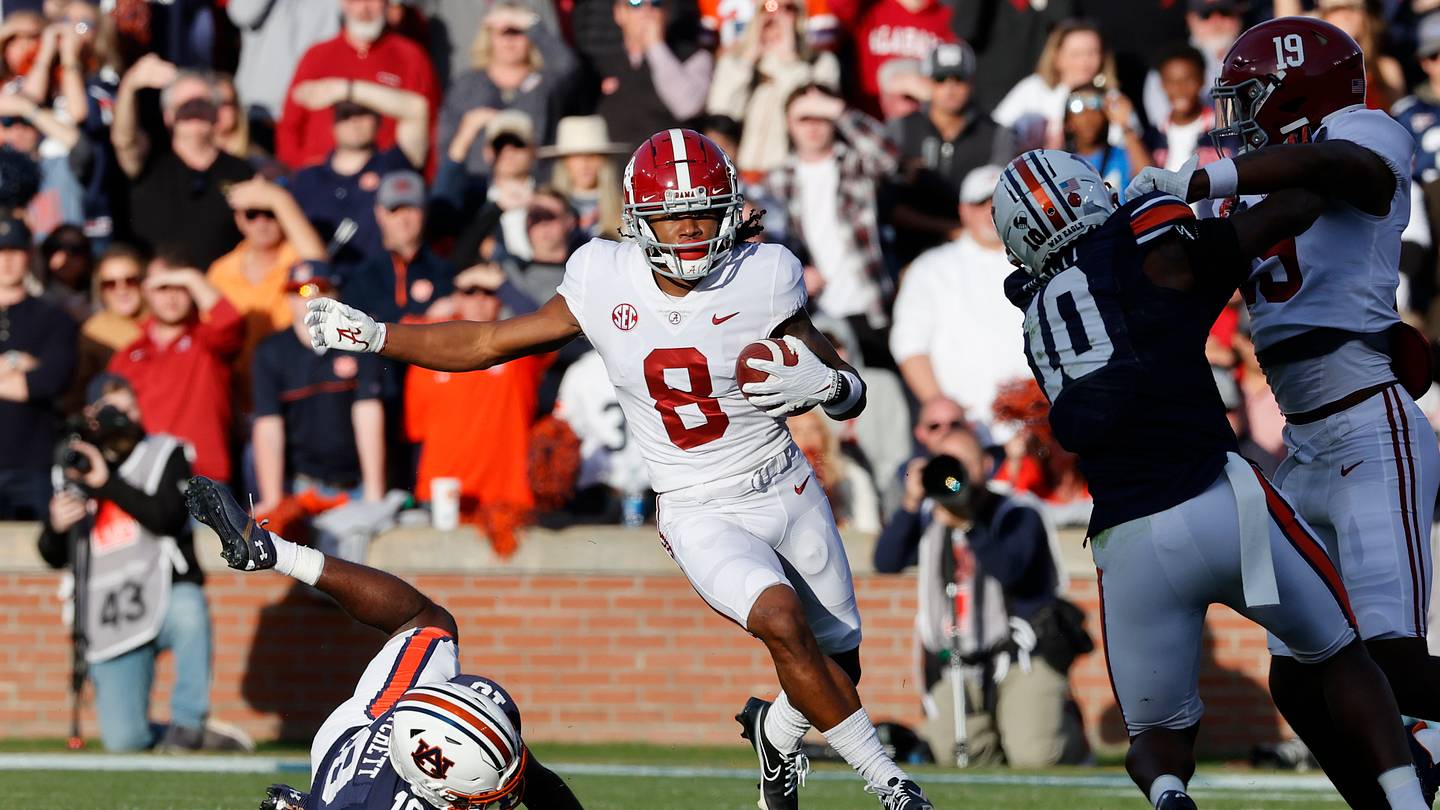 Alabama Offense Overcomes Mistakes, Comes Alive in Fourth Quarter to ...