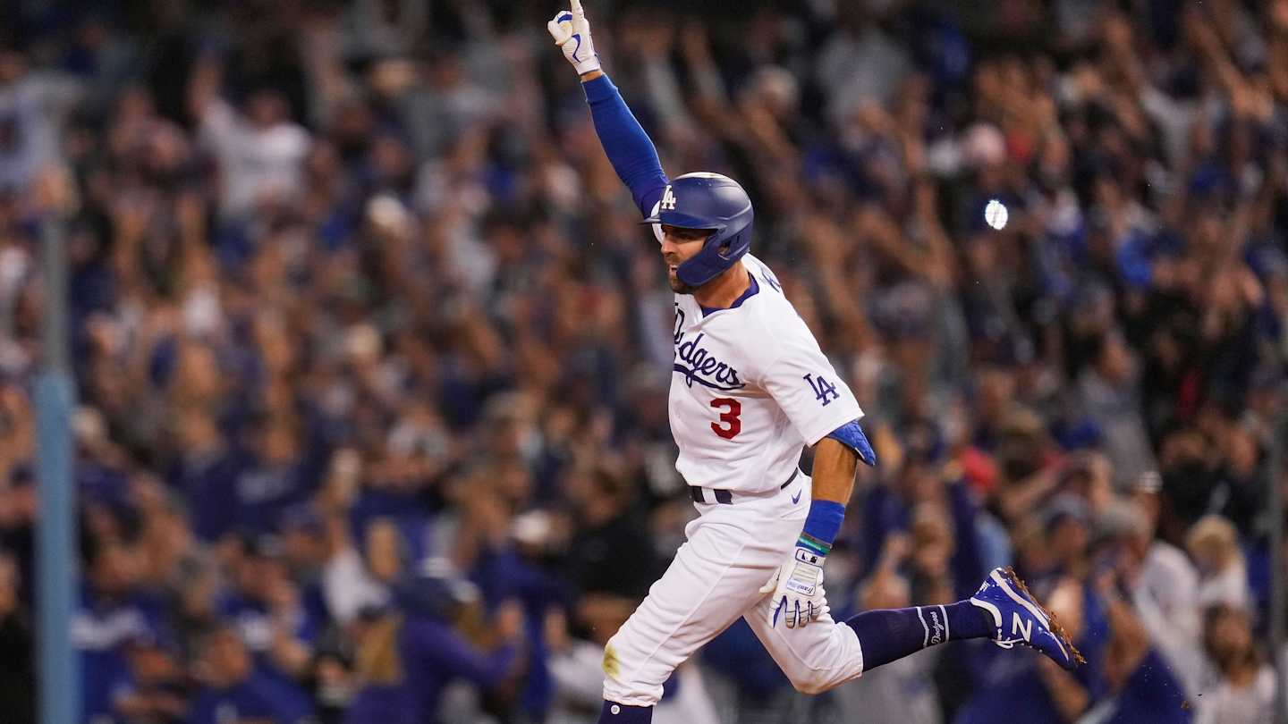 Chris Taylor Signs Multi-Year Deal to Return to Dodgers - Sports ...