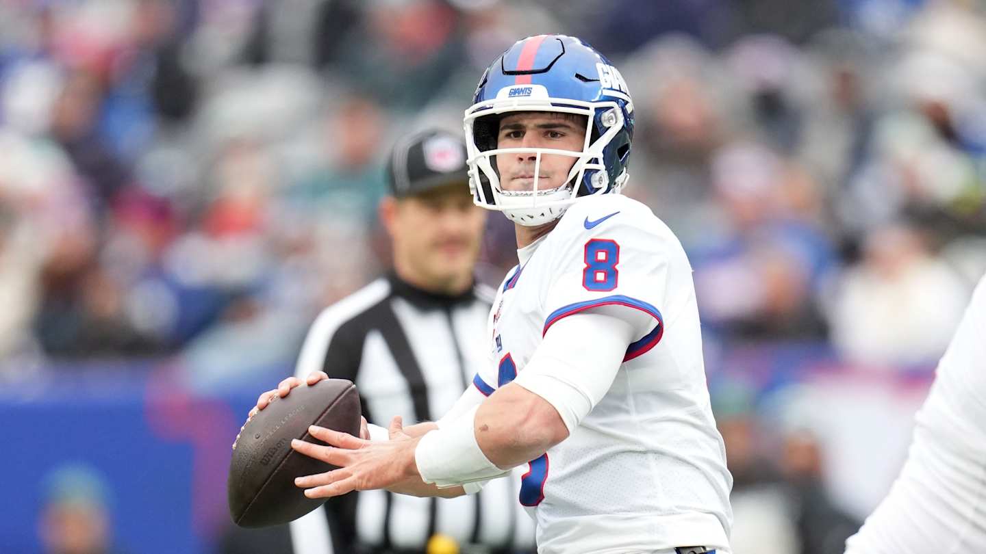 Daniel Jones neck injury: Giants QB out vs. Cowboys - Sports Illustrated
