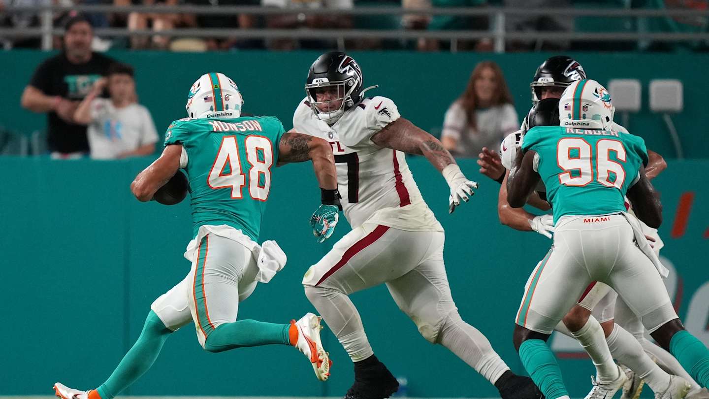 Miami Dolphins Bring Back Familiar Face at LB - Sports Illustrated ...