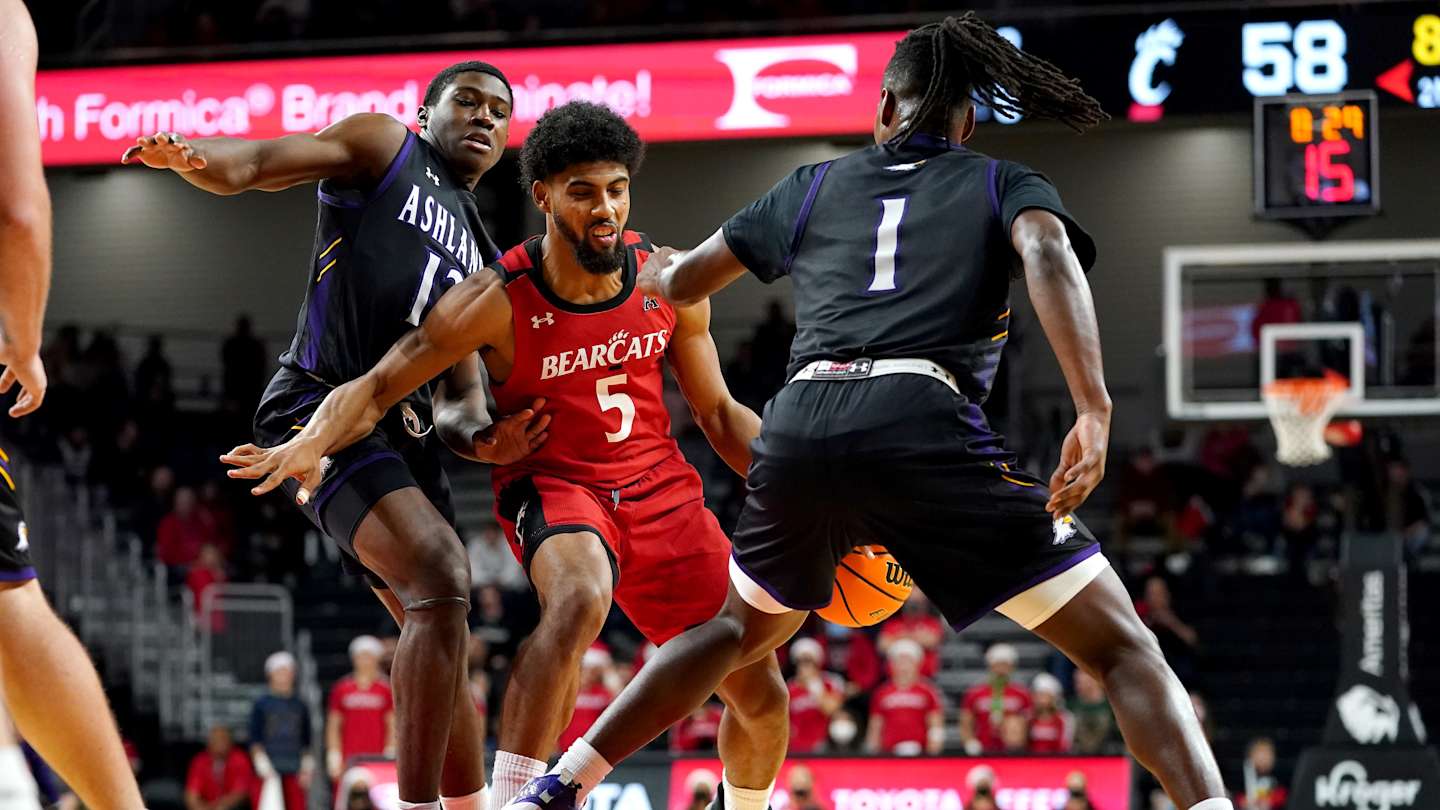 Watch: UC Basketball Holds Photo Shoot Ahead of 2022-23 Season - All ...