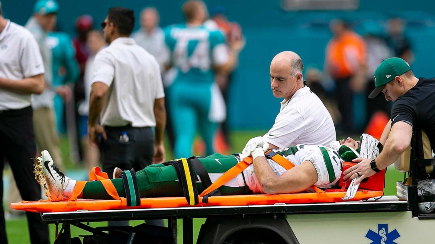 New York Jets give encouraging injury update on safety Elijah Riley ...