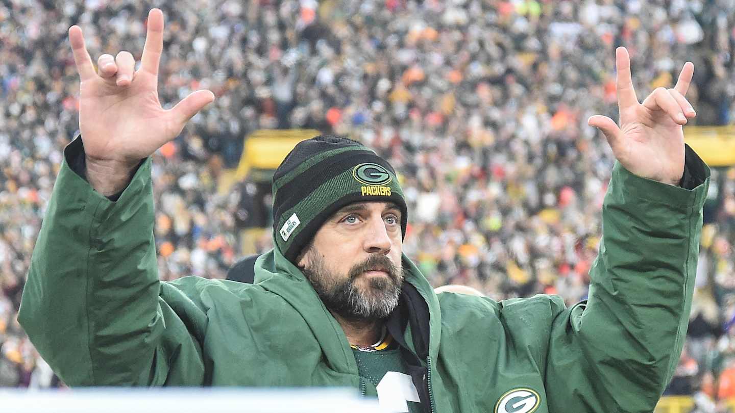 Aaron Rodgers sets Packers touchdown pass record, surpasses Brett Favre ...