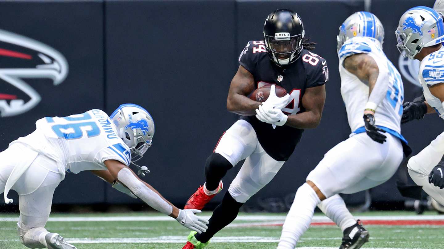 Cordarrelle Patterson: Falcons star gives ball to crying young fan ...