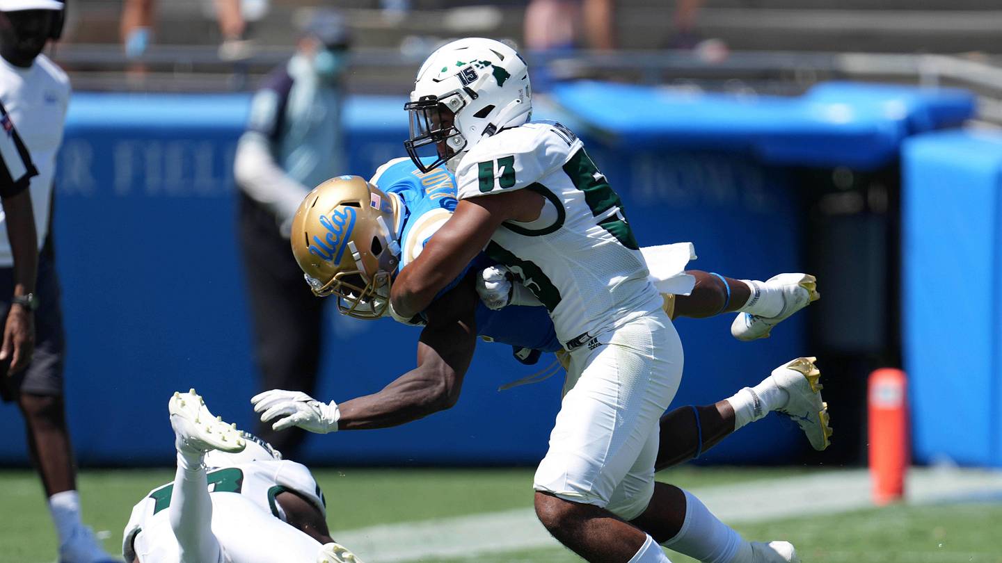 Star Hawaii Linebacker Darius Muasau Announces Transfer to UCLA ...