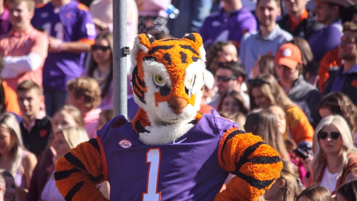 Tiger Tracker: 2023 TE Reid Mikeska Decommits From Clemson Ahead of ...