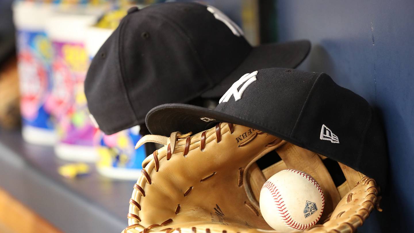 Fans rip New Era line of dueling MLB hats featuring Yankees - Sports ...