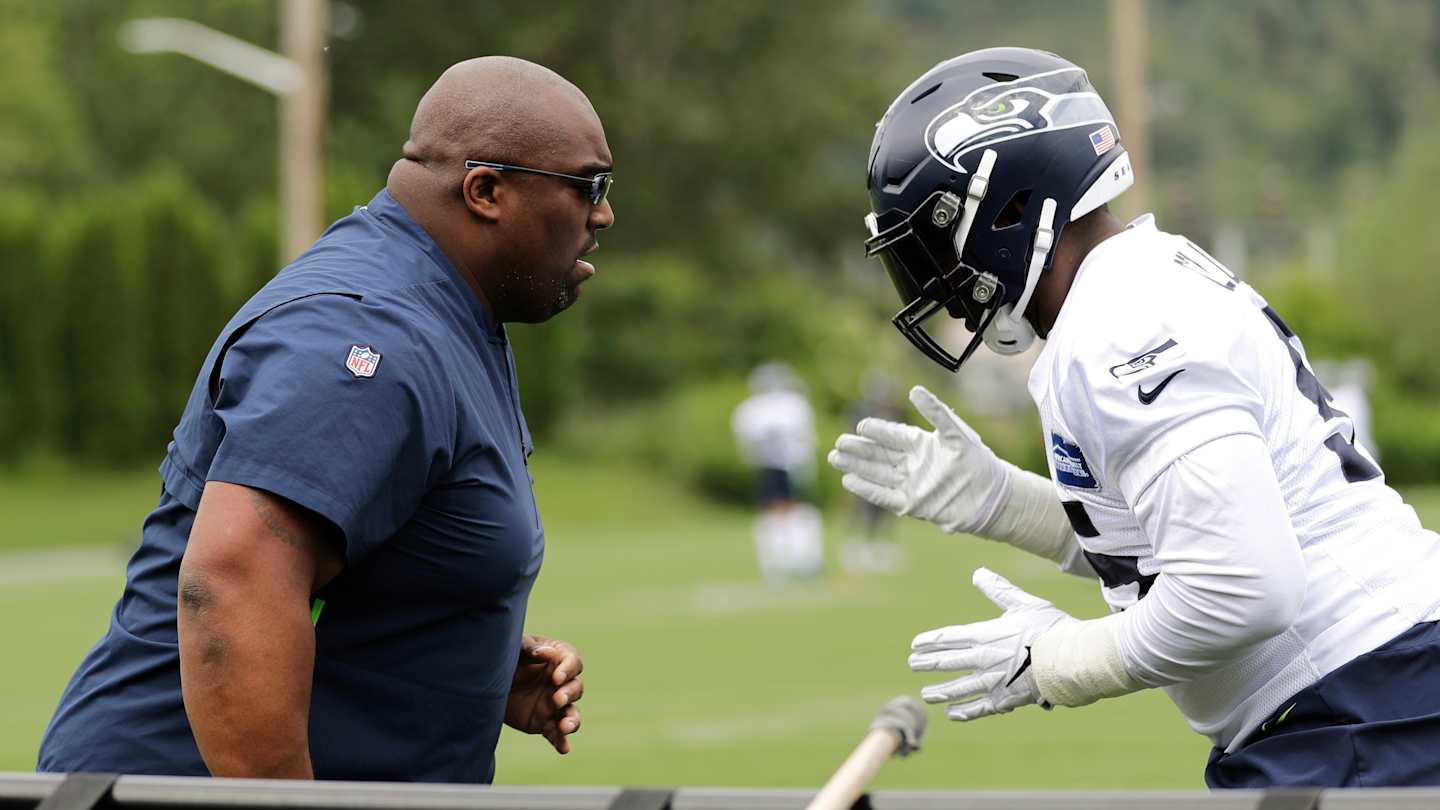 Clint Hurtt Named Defensive Coordinator, Seahawks Announce 2022 ...