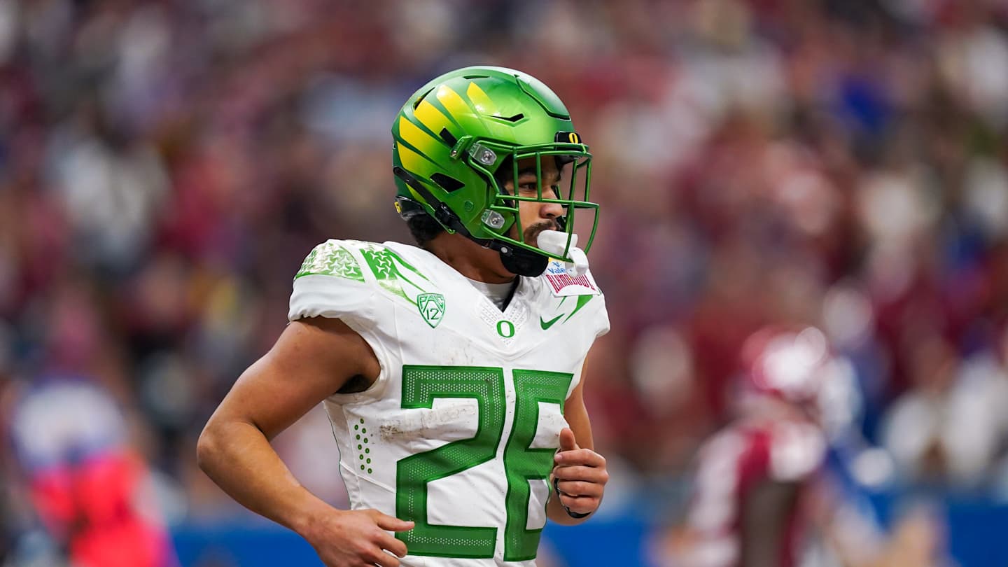 USC Lands Oregon Running Back Transfer Travis Dye - Sports Illustrated ...