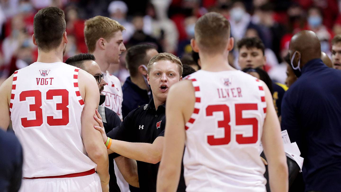 Juwan Howard, Greg Gard fight should not end handshake lines - Sports ...