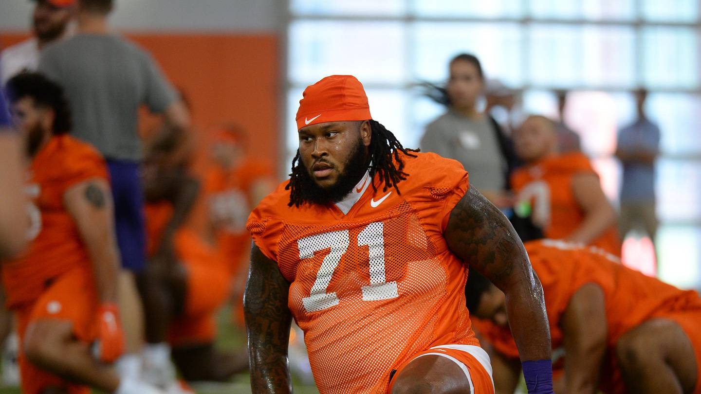 McFadden’s Goal is to Help Clemson Tigers Get Back on Top - Sports ...