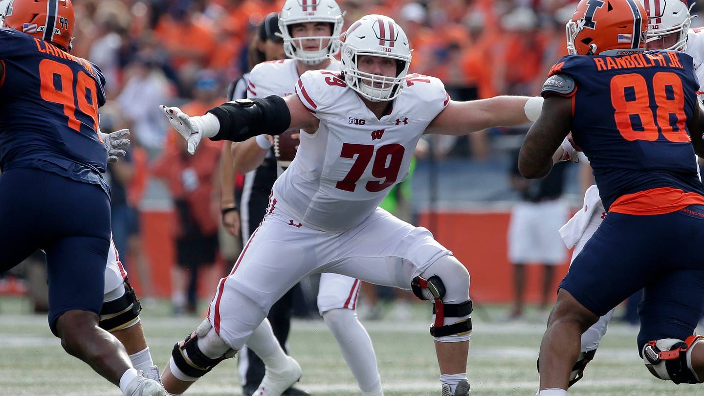 Wisconsin football spring questions: offensive line room - Sports ...