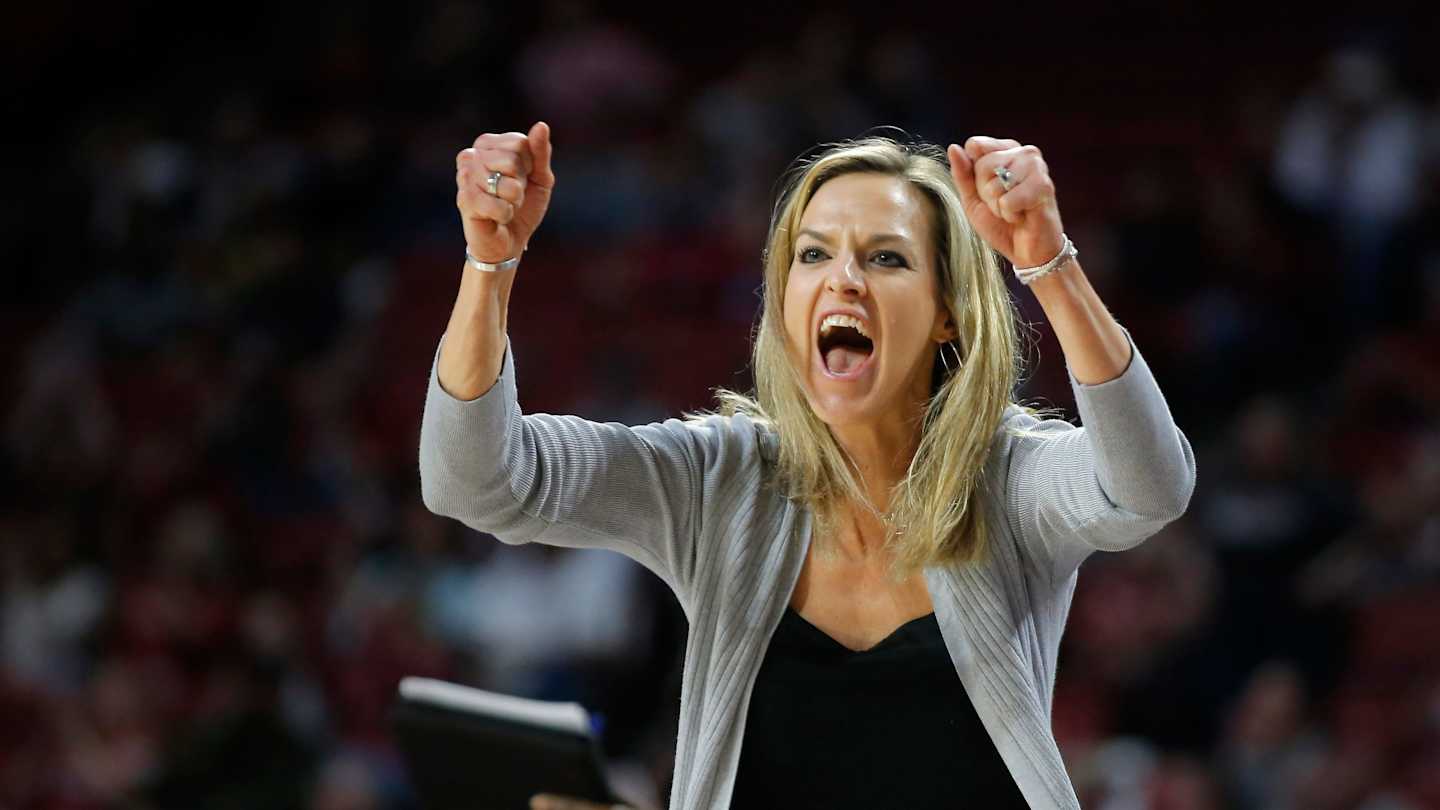 Oklahoma's Jennie Baranczyk a Semifinalist For Naismith National Coach ...