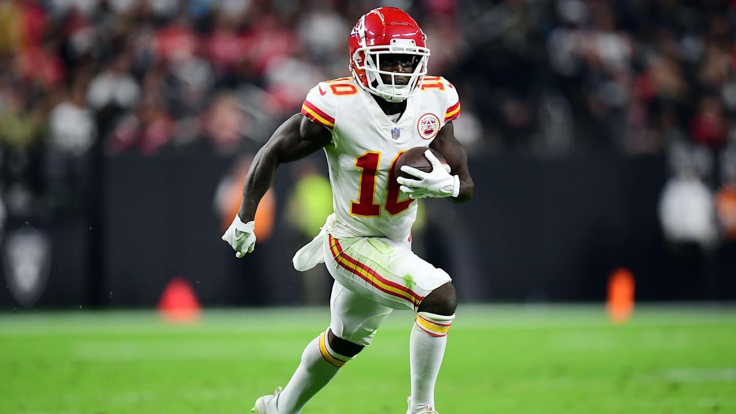 Tyreek Hill trade: Details emerge in WR’s blockbuster Dolphins deal - Sports Illustrated