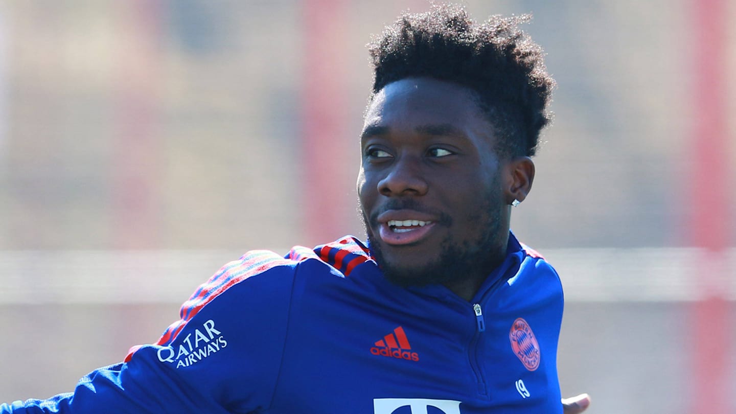 Alphonso Davies breaks down in tears as Canada qualifies for World Cup ...