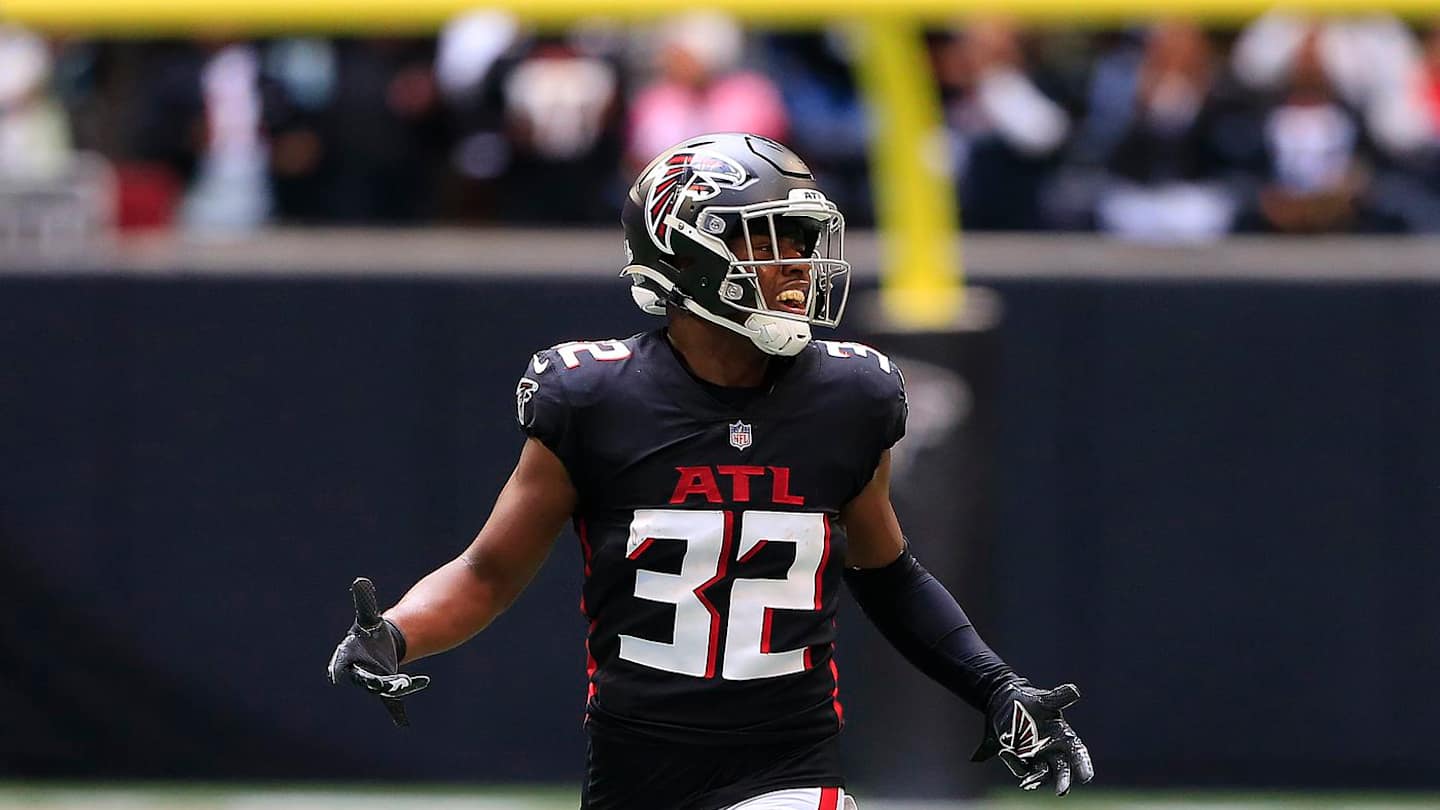 Atlanta Falcons Cut Jaylinn Hawkins, Open Role for DeMarcco Hellams - Sports Illustrated Atlanta ...