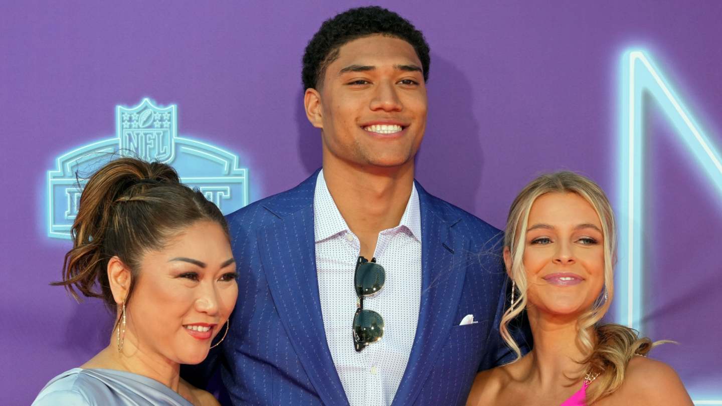 Kyle Hamilton’s Handshake With Girlfriend After Being Drafted Goes ...