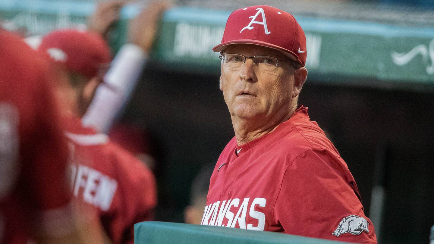 Dave Van Horn Previews Alabama Series - Sports Illustrated All Hogs ...