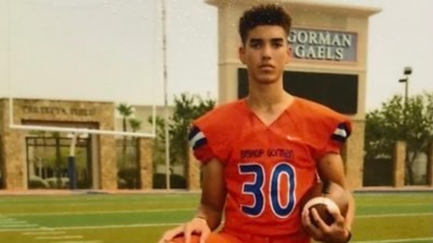 Huskies Offer Extra-Long Las Vegas Recruit — And It's No Stretch ...