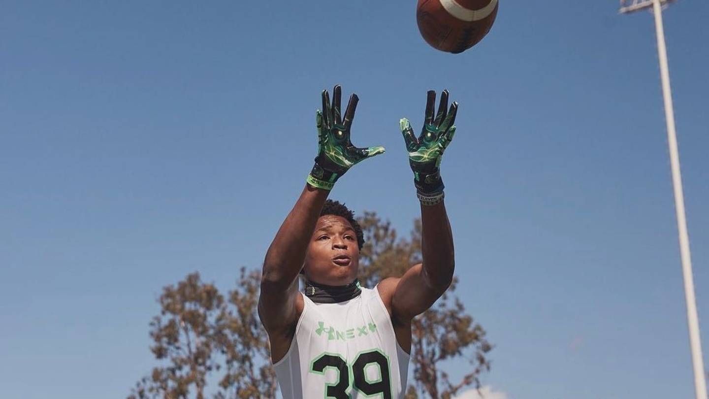 Batter Up: Huskies Offer Arizona WR, Son of Former MLB Player - Sports ...
