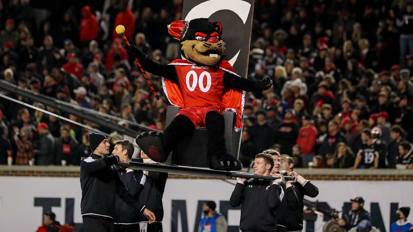 Recruiting Roundup: UC Football Offers Three-Star 2025 Talents Deshaun ...
