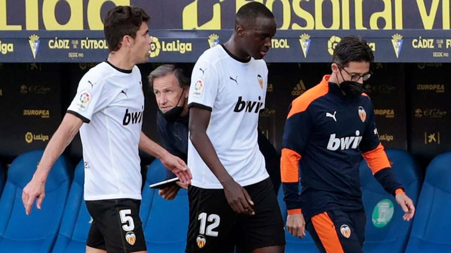 Juan Cala on offensive after racial abuse of Valencia's Diakhaby - Sports Illustrated