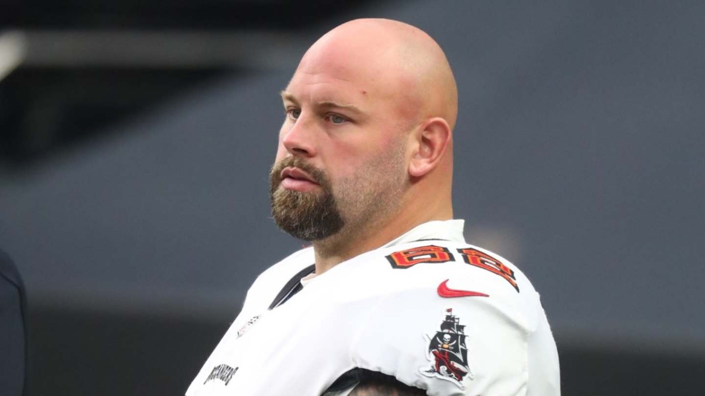 Buccaneers Officially Add Thaddeus Lewis, A.Q. Shipley to Coaching ...