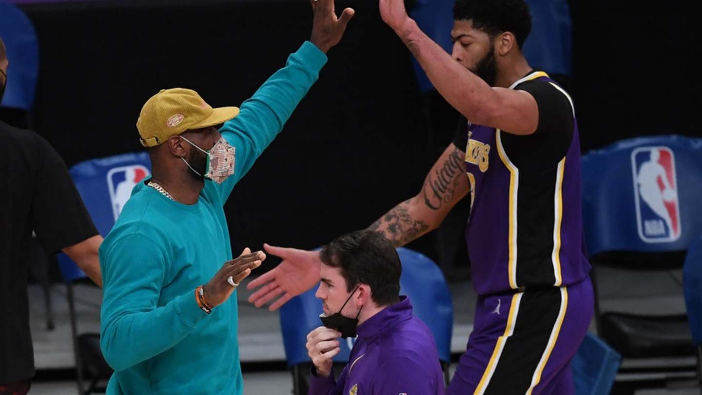 Los Angeles Lakers' Anthony Davis Updated Status Against Indiana Pacers ...