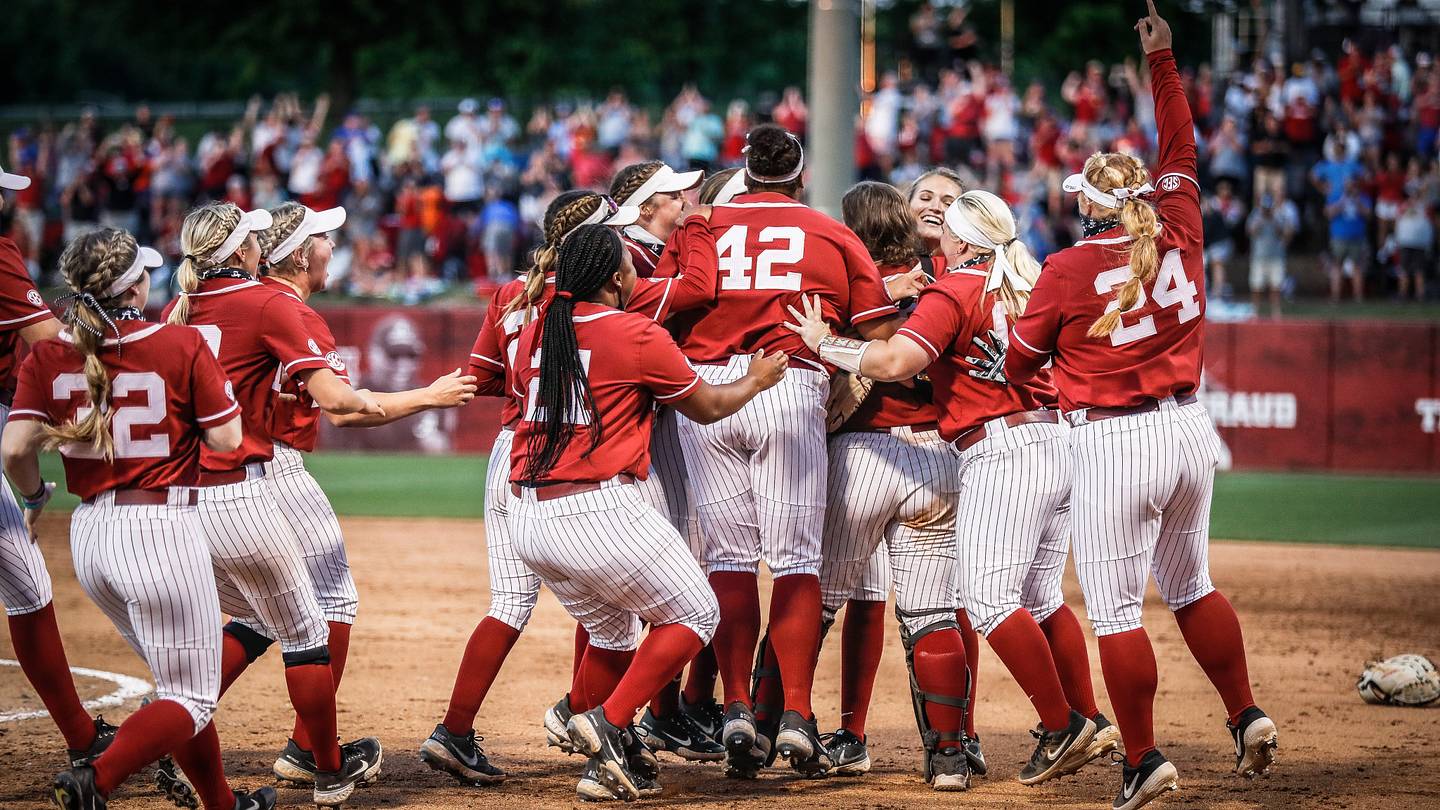 Alabama Softball Hits the Road for Women's College World Series ...