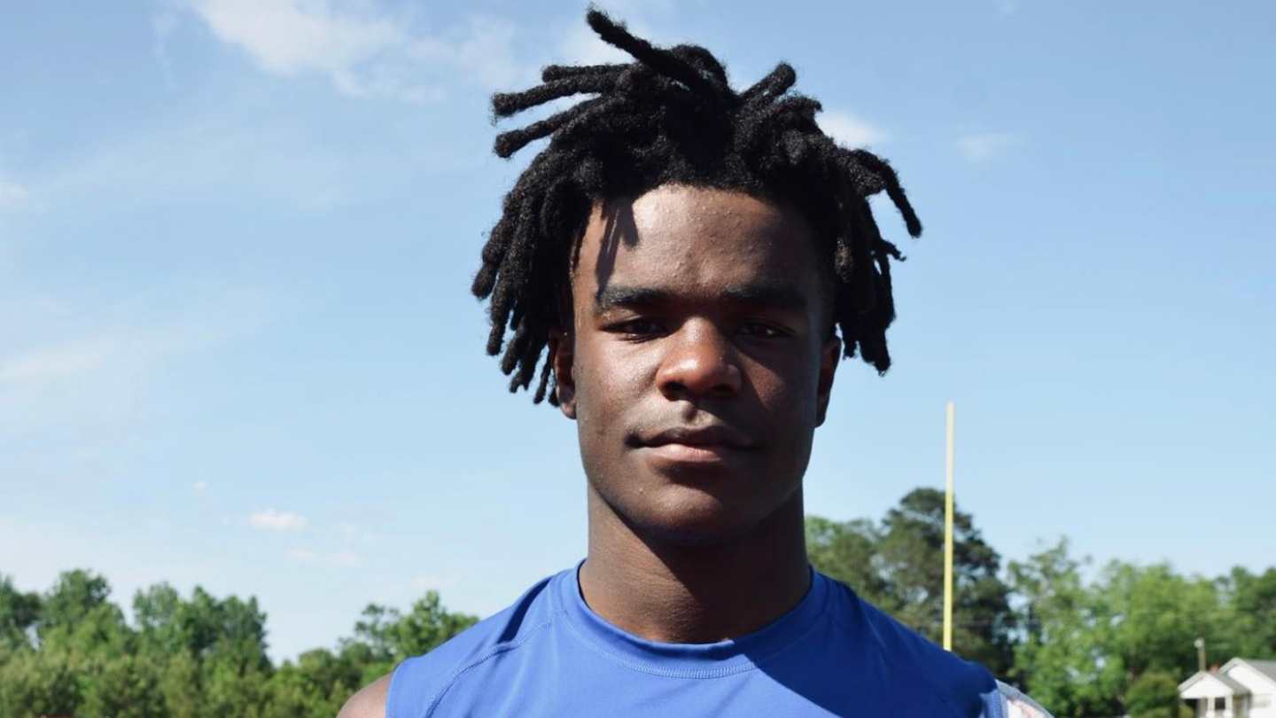 Cameron Sparks Visiting Tennessee Football - Sports Illustrated ...