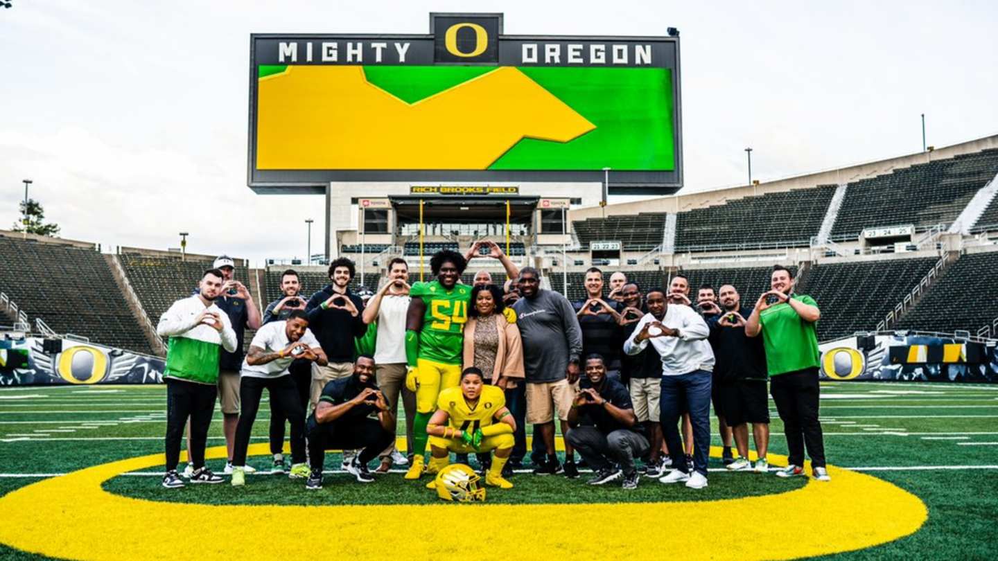 Offensive Line Recruit Tyler Booker Recaps Official Visit With Oregon ...