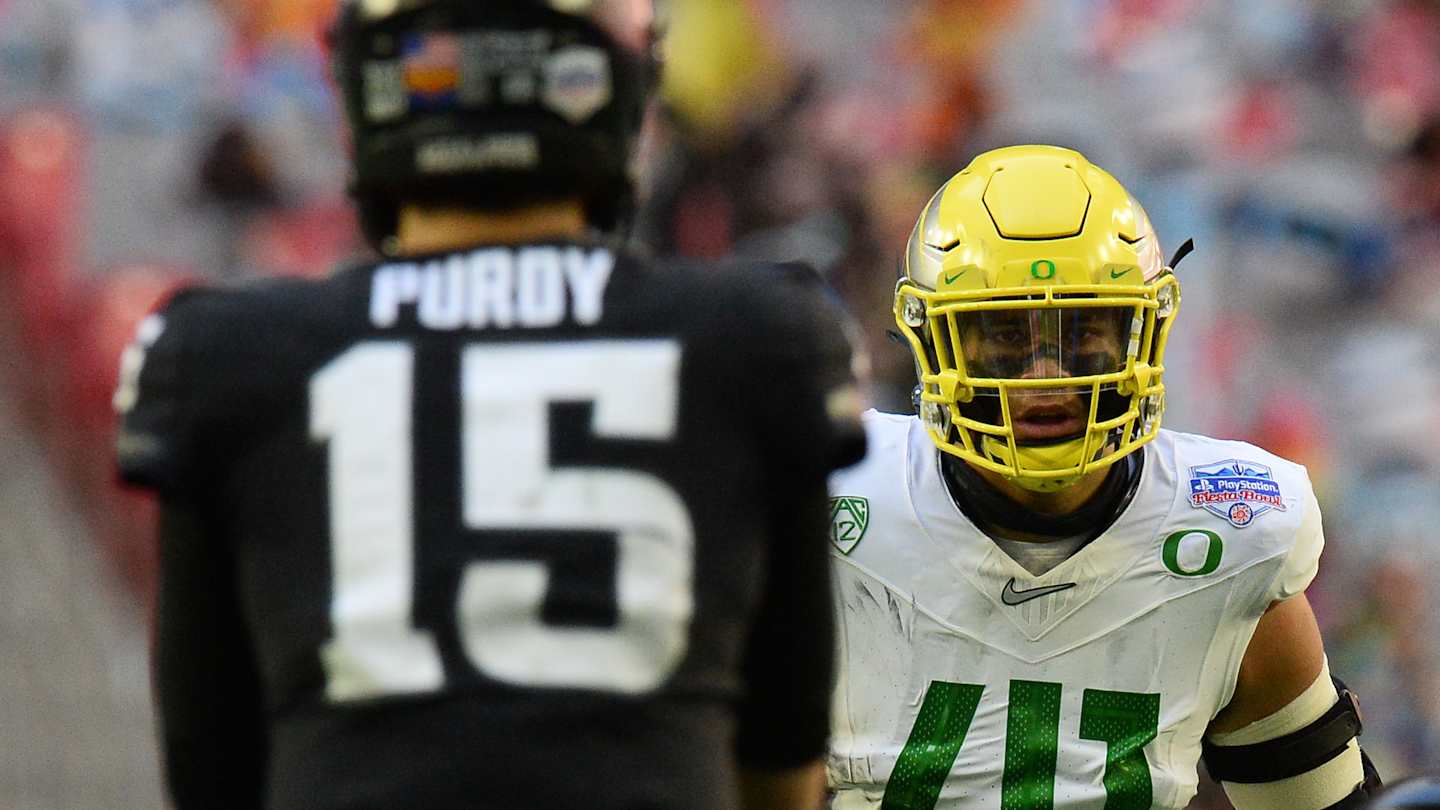 Oregon Linebacker Isaac Slade-Matautia Enters Transfer Portal - Sports ...