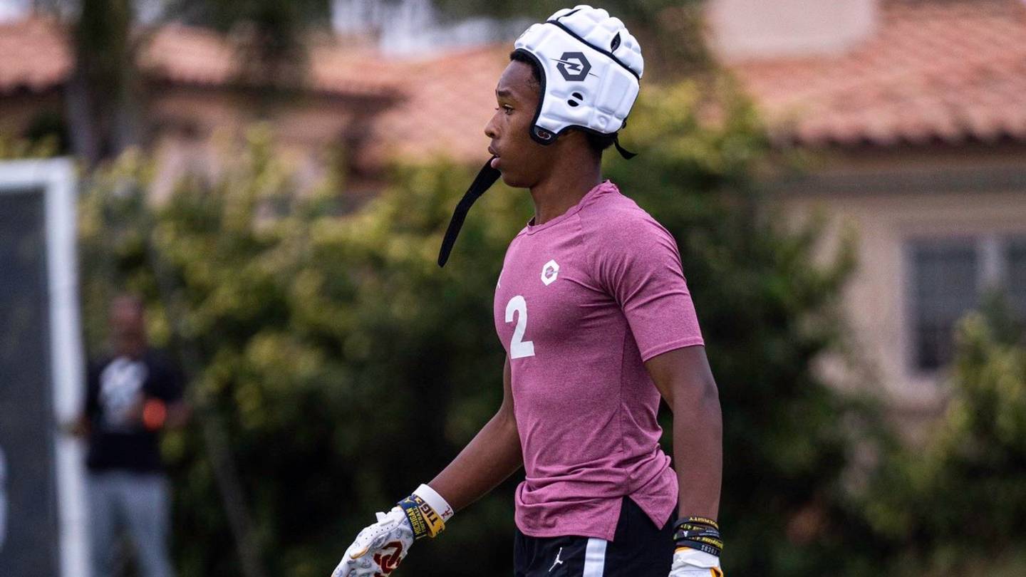 Huskies Offer SoCal Cornerback, Son of Former Michigan Player - Sports ...
