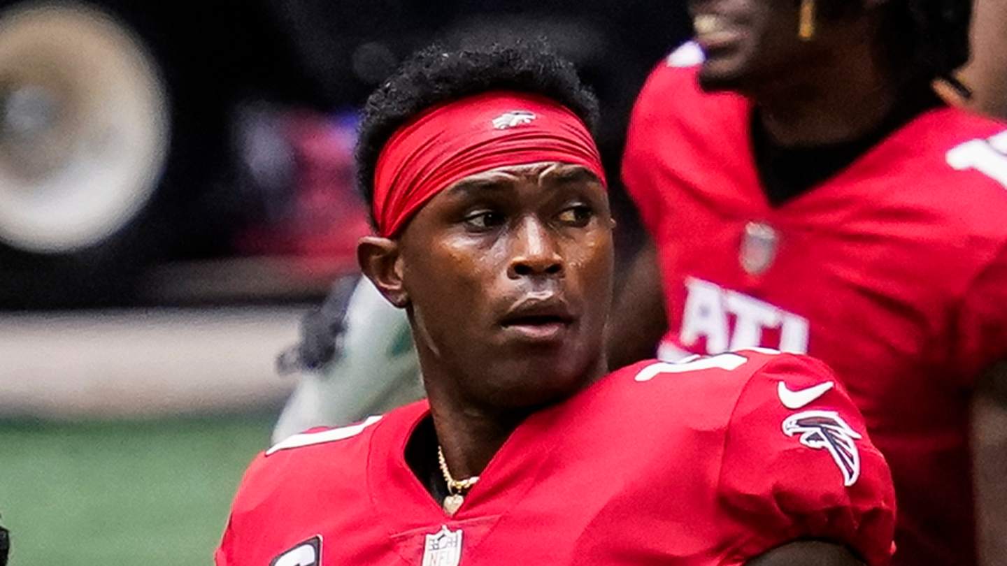 Atlanta Falcons Legend Julio Jones Signs with Division Rival - Sports ...
