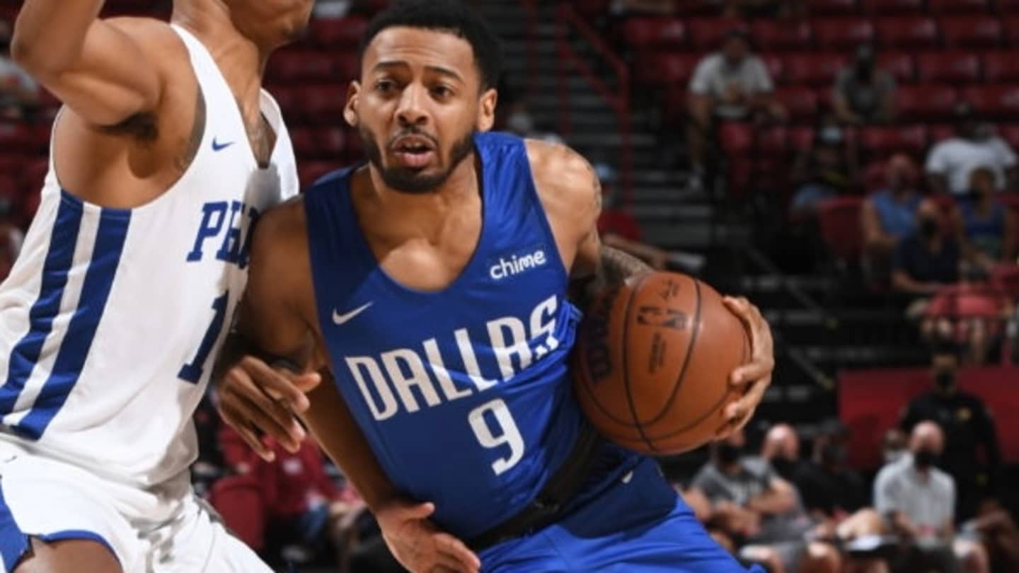 Report: Dallas Mavericks Sign Former Louisville Guard Carlik Jones to ...