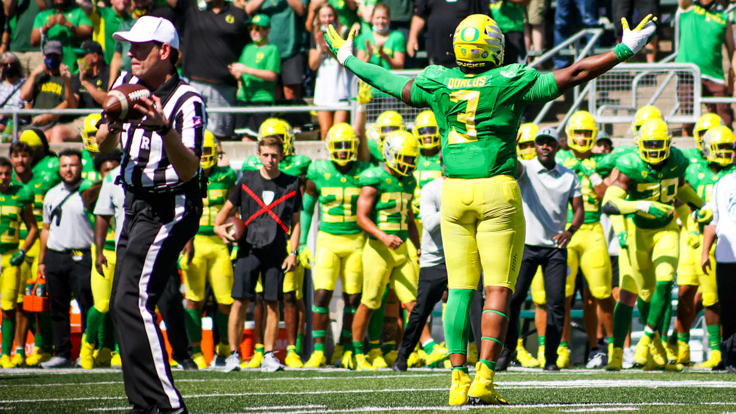 Oregon Football Defensive End Brandon Dorlus Earns Pro Football Focus ...