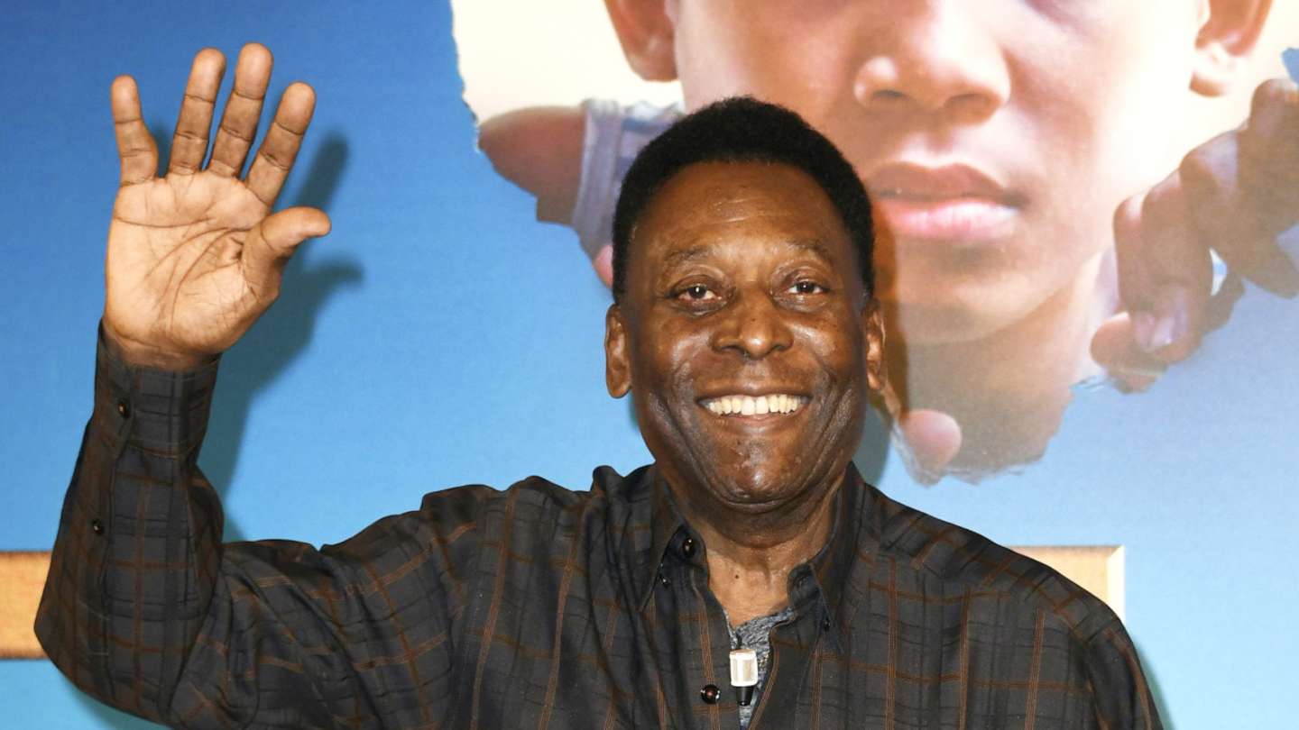Pele back in hospital for colon treatment - Sports Illustrated