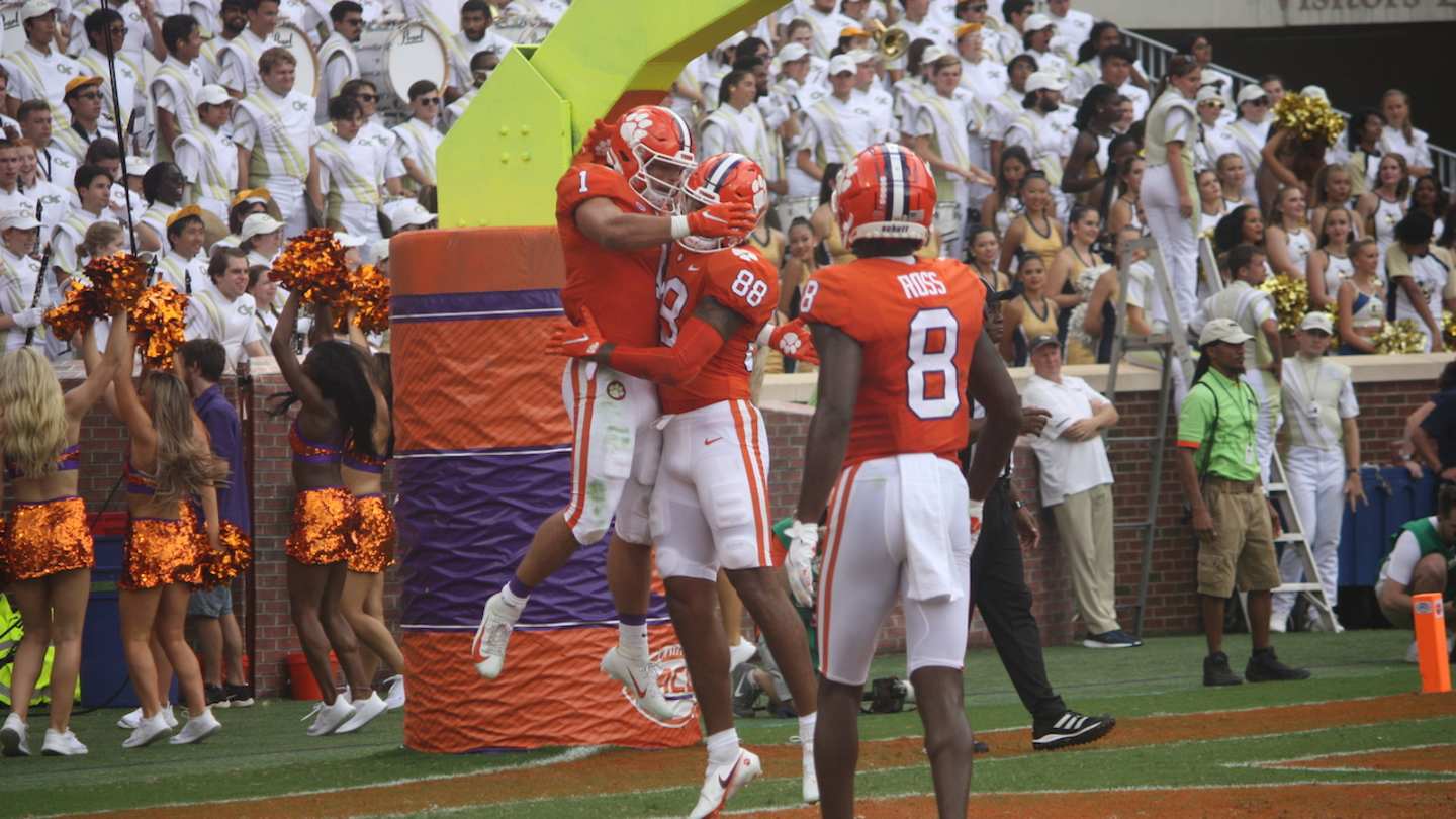 No. 6 Clemson Holds Off Georgia Tech in Death Valley - Sports ...