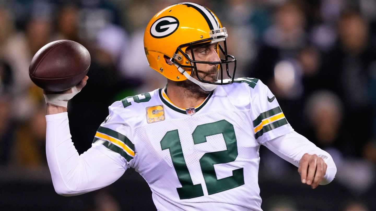 Aaron Rodgers Exits ‘SNF’ Game vs. Eagles Early With Upper-Body Injury ...