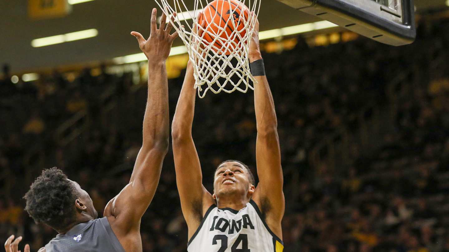 Sizing Up Kris Murray's 31-20 Performance - Sports Illustrated Iowa ...