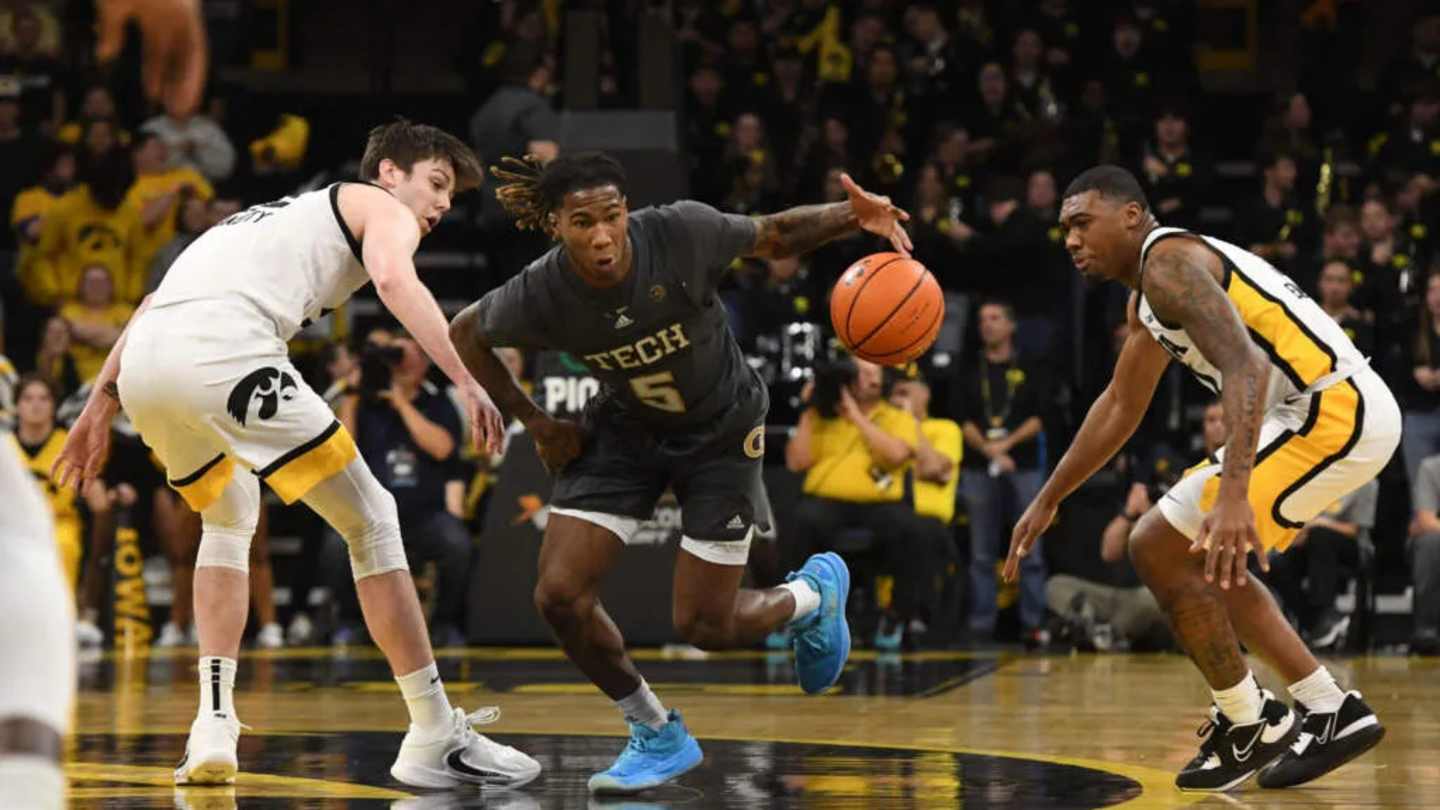 Kris Murray Leads Iowa Past Georgia Tech in ACC/Big Ten Challenge ...